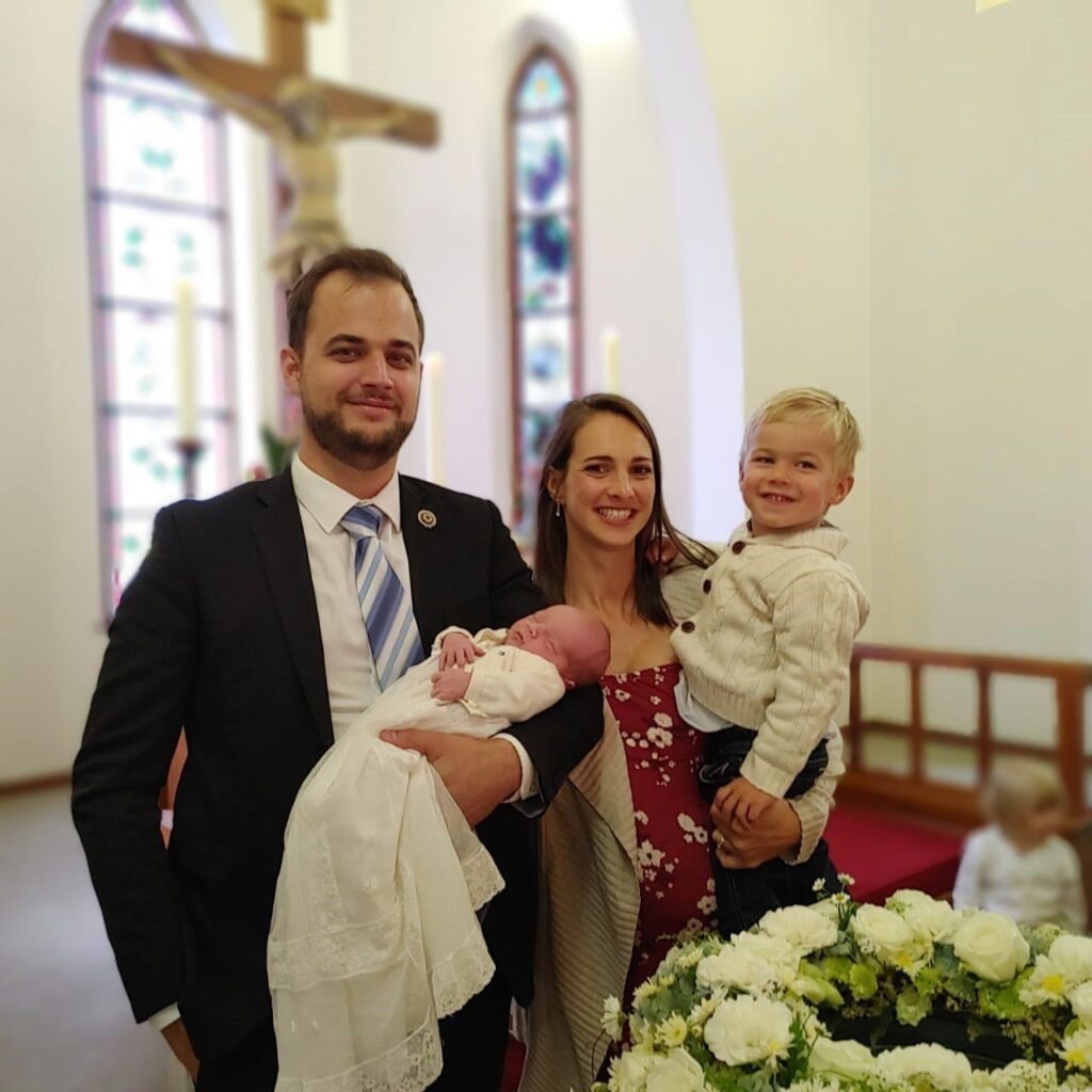 Interview Mit Pastor Werner Und Nadia Straeuli Mit Kindern, Eli Und ...